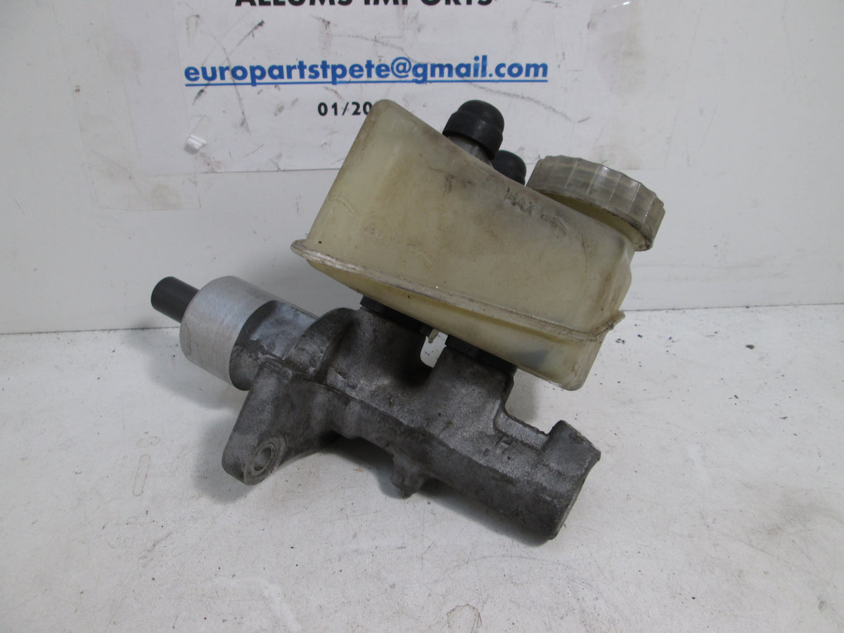 Mercedes W124 W202 Brake Master Cylinder w/Reservoir 0044303901 (USED ...