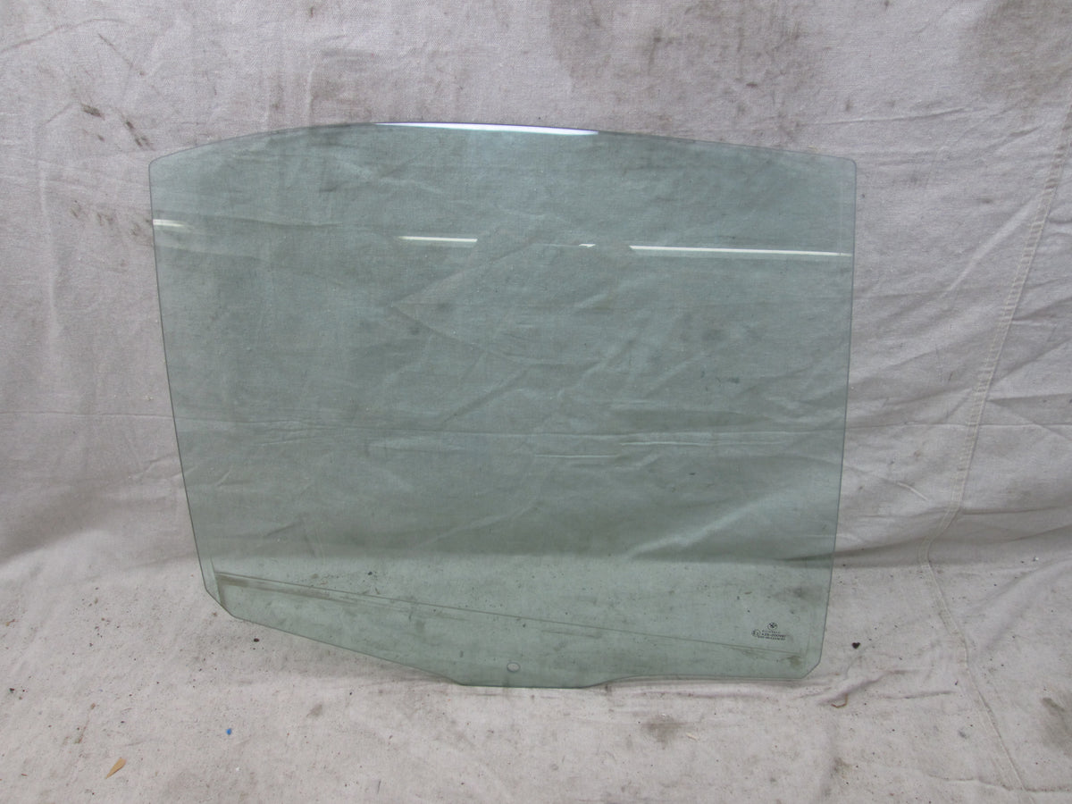 BMW E39 525i 530i 540i M5 right rear window glass (used) – Allums Imports