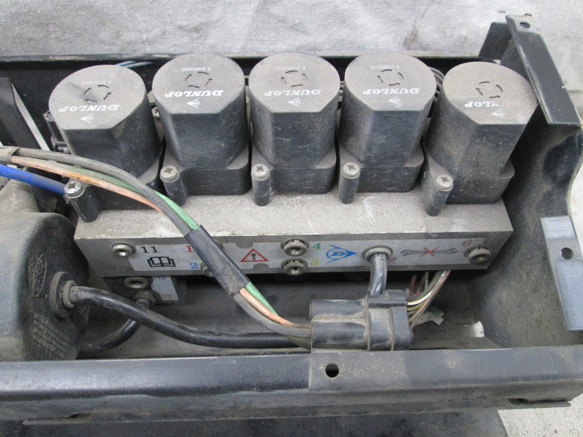 Range Rover classic air suspension pump and valve. – Allums Imports