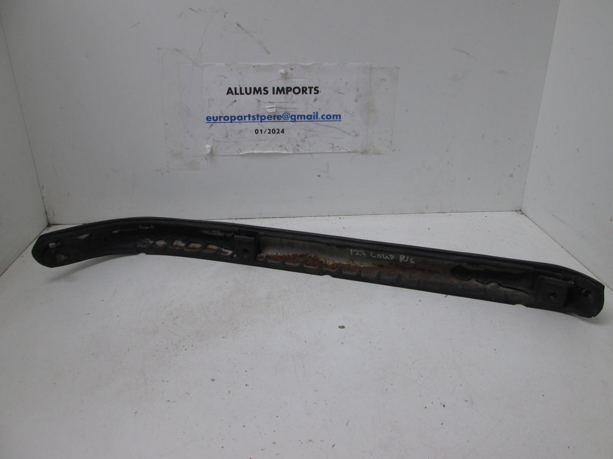 Mercedes W123 Tail Light Right Lower Molding Trim (USED) – Allums Imports