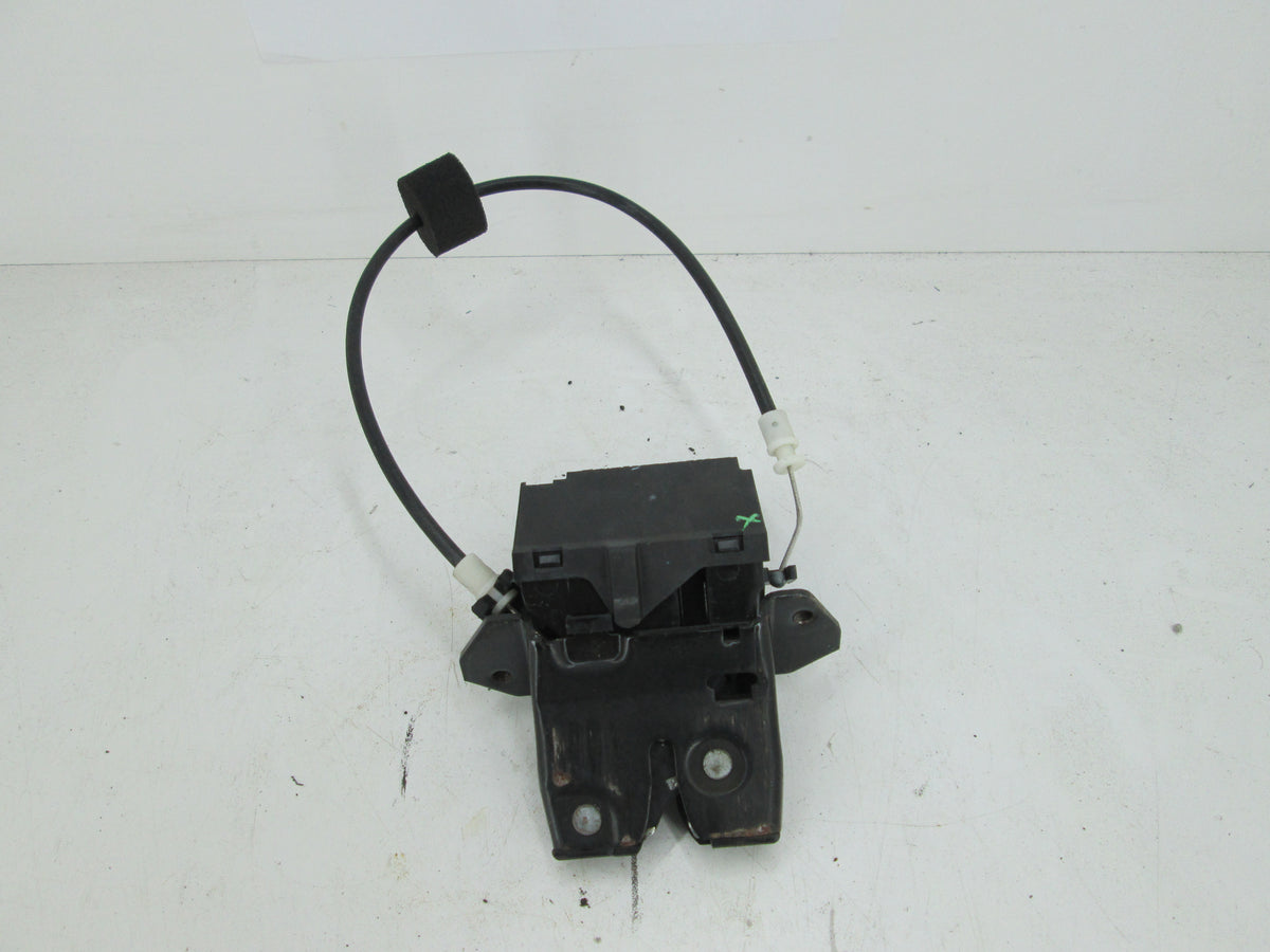 Mercedes W203 Rear Trunk Latch 1717500085 (USED) – Allums Imports