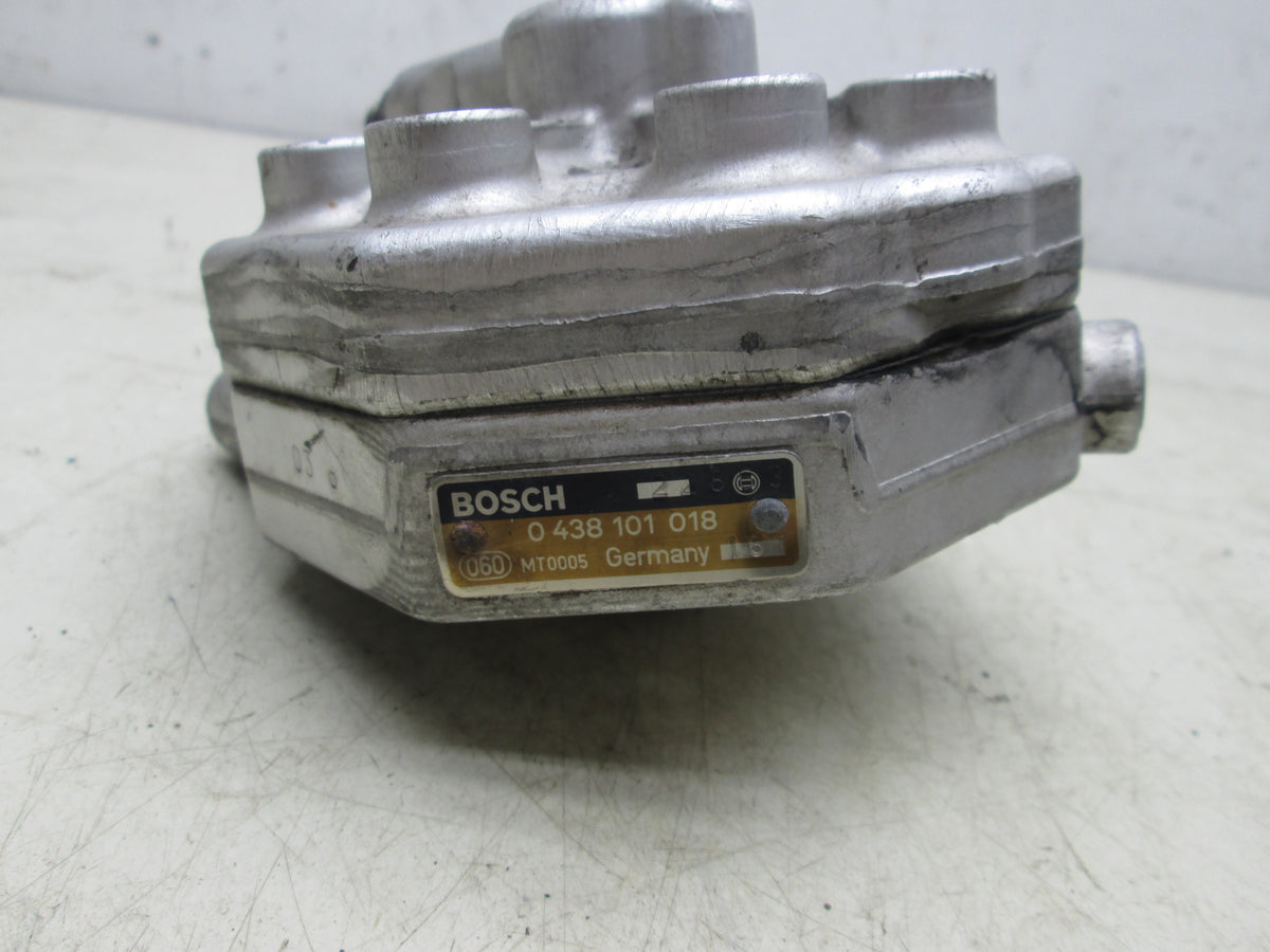 Mercedes W126 R107 Fuel Distributor Bosch 0438101018 (USED) – Allums ...