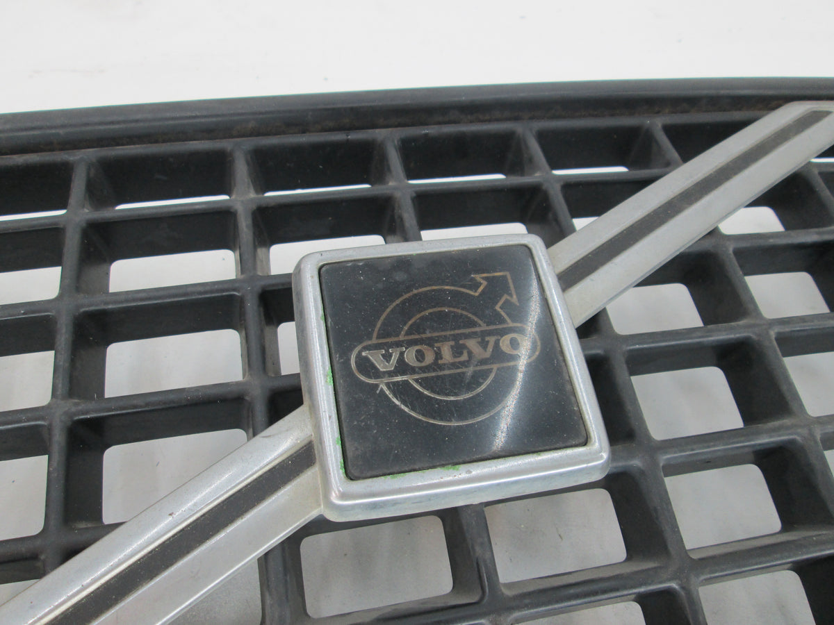 Volvo 740 940 90-94 Front Grille Black Egg Crate 1369023 (USED ...