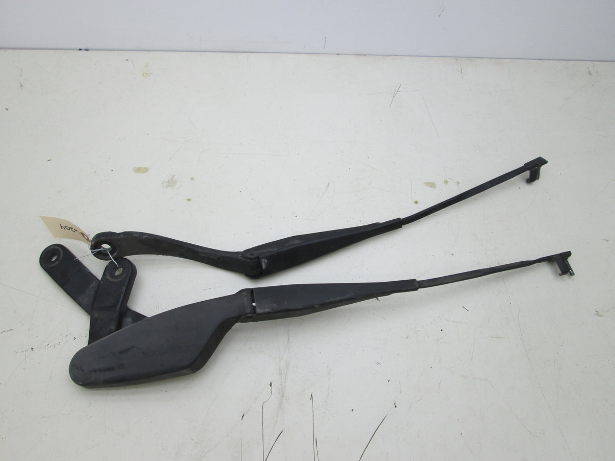 Mercedes W204 10-17 C class Windshield Wiper arms (USED) – Allums Imports