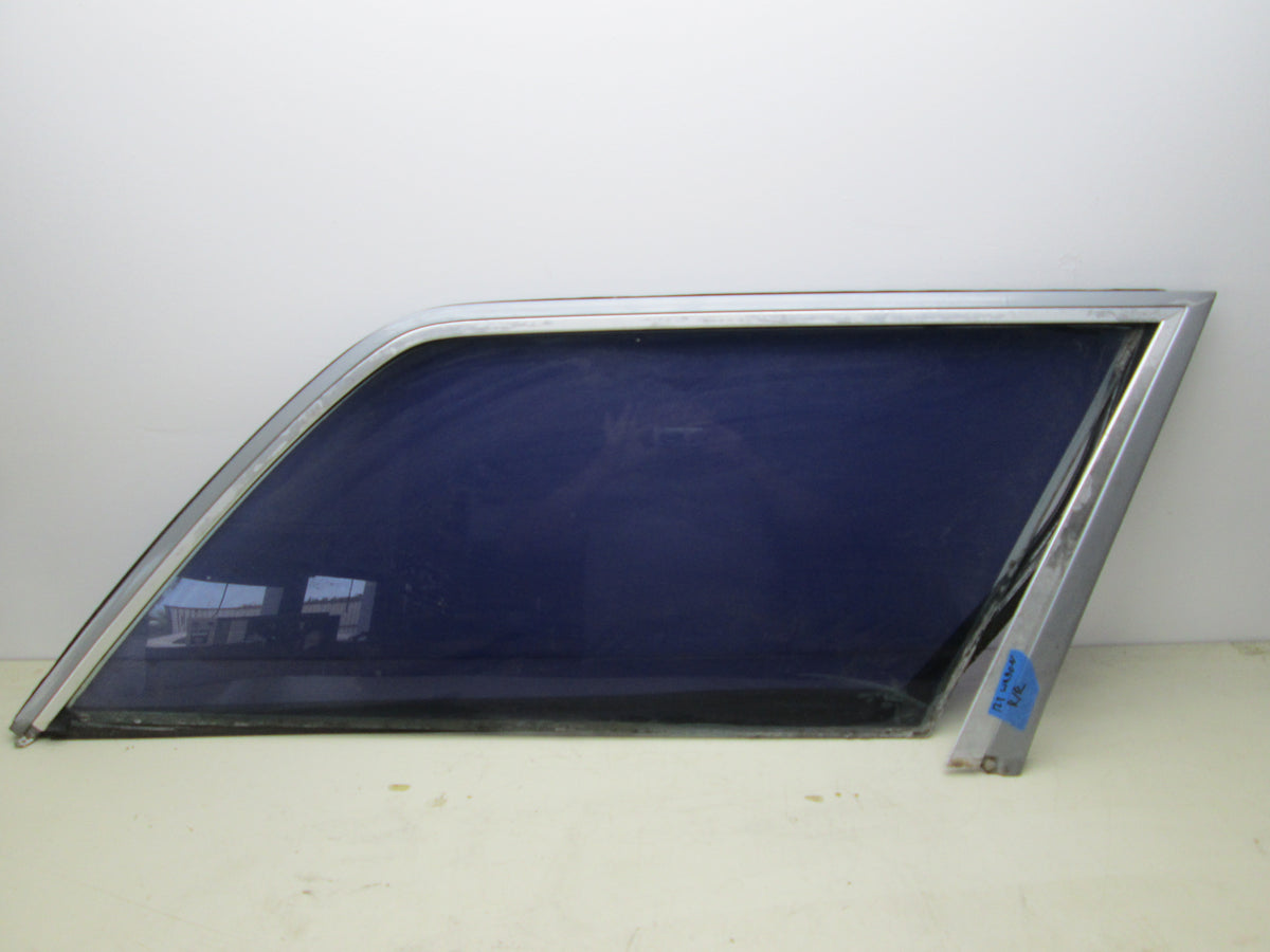 Mercedes W123 wagon right rear quarter window glass – Allums Imports