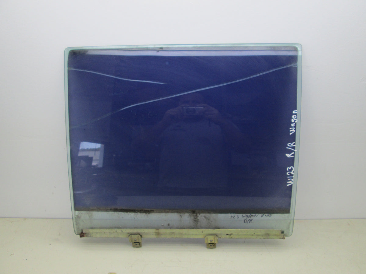 Mercedes W123 300TD wagon right rear door glass window – Allums Imports