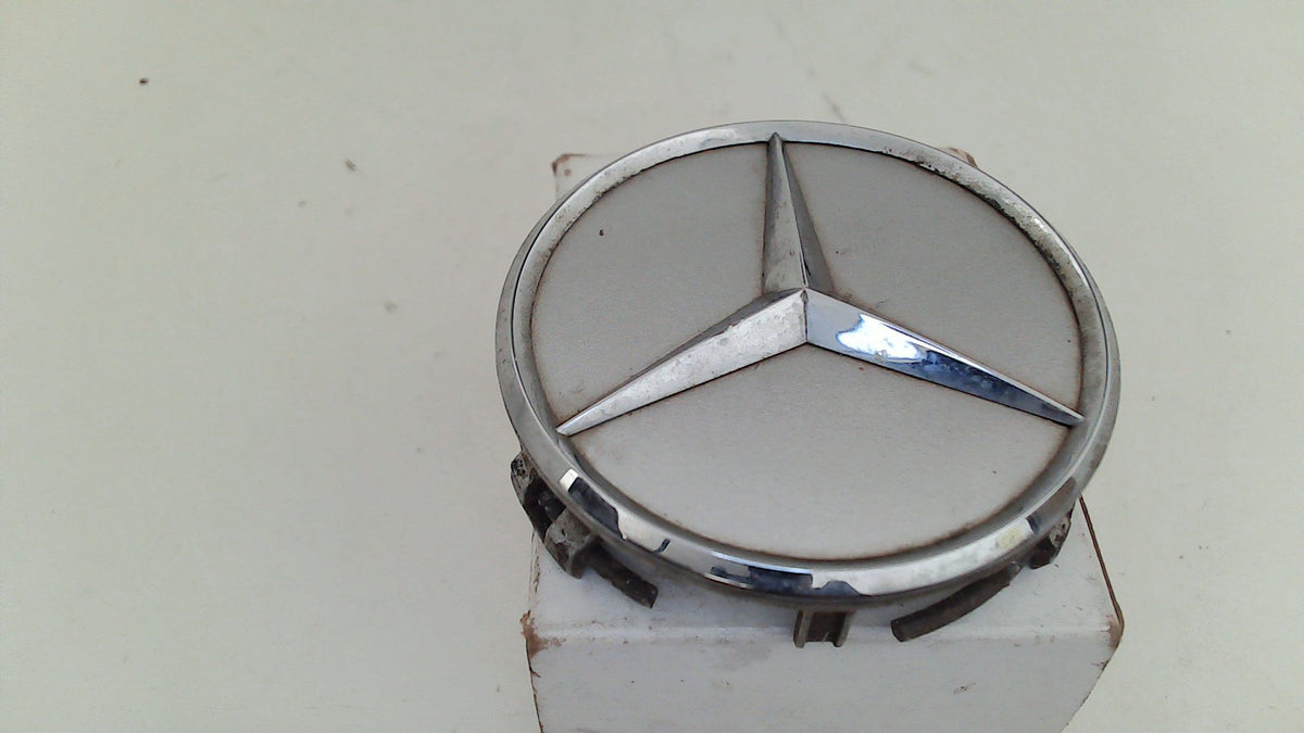 Mercedes Plastic Center Cap 2204000125 (USED) – Allums Imports