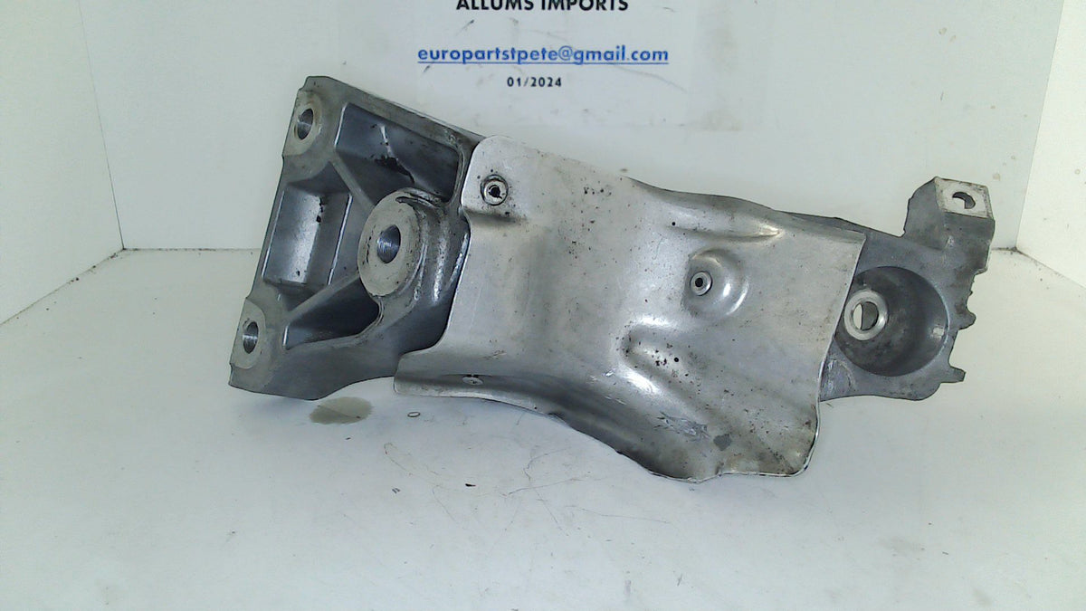 BMW E60 535xi 08-10 Right Engine Mount Bracket 677667802 22116776676 ...