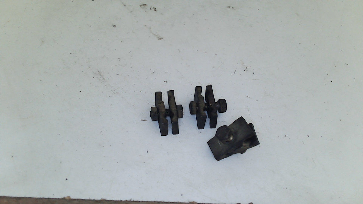 Mercedes Diesel Injector Fuel Line Spacer Clamps w/Bolt CL617 (USED ...