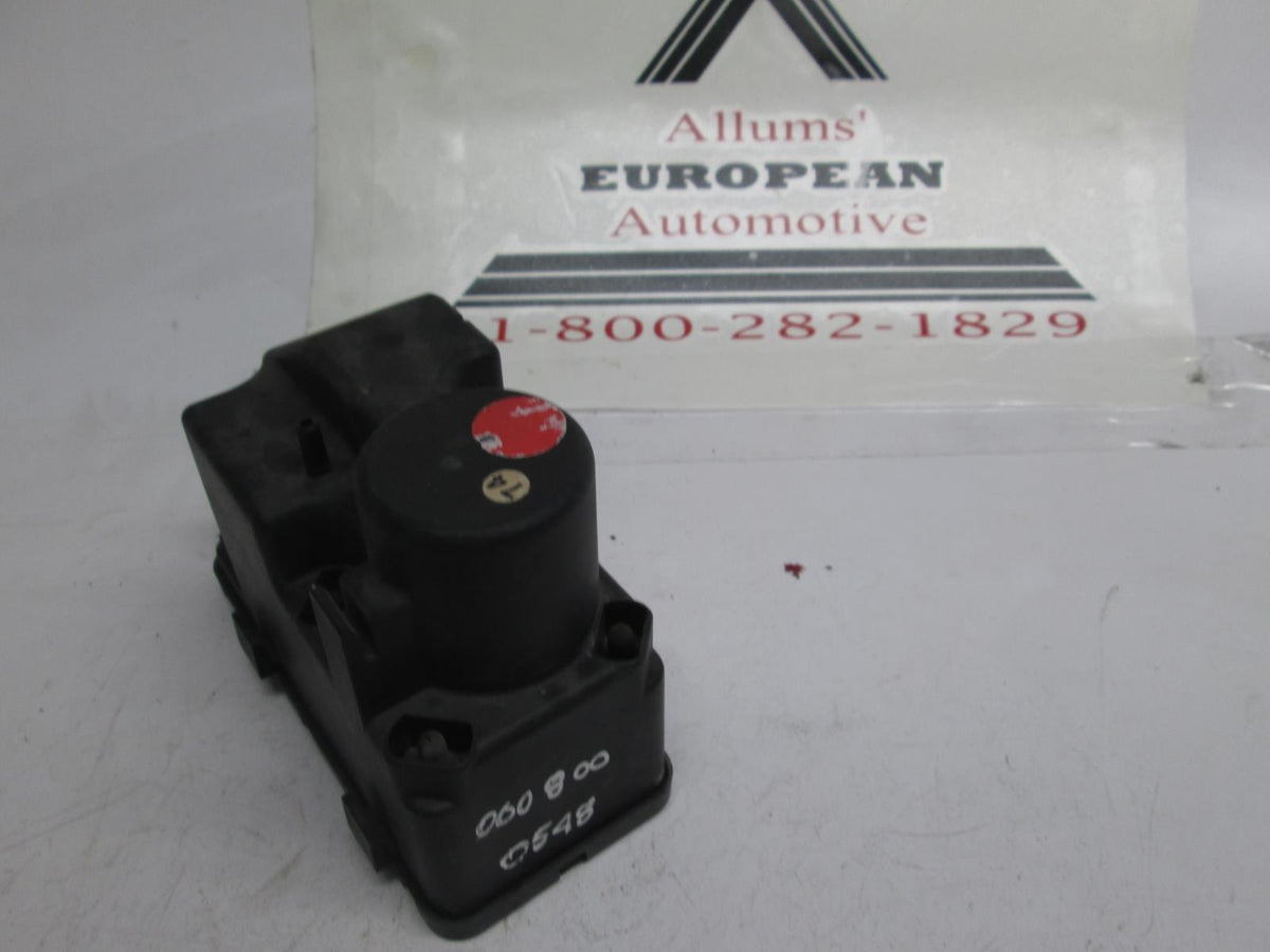 Mercedes Central Locking Vacuum Pump 0008000548 (USED) – Allums Imports