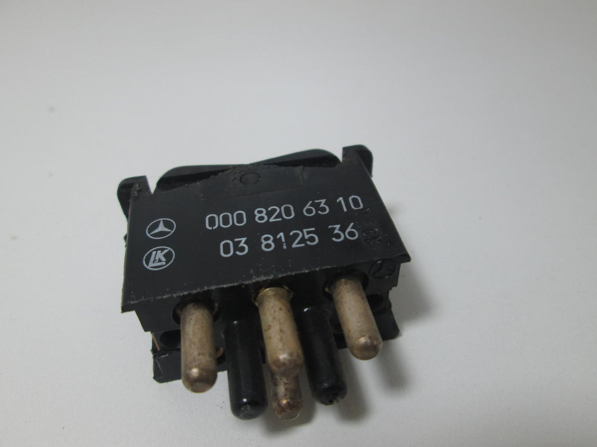 Mercedes Sunroof Switch 0008206310 (USED) – Allums Imports
