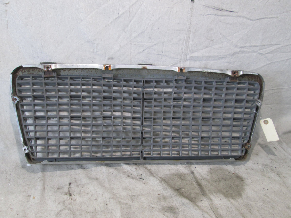 Mercedes W124 E320 E300 93-95 Front Grille 1248800983 (USED) – Allums ...