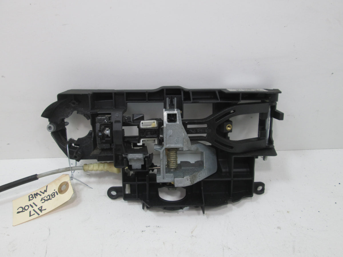 BMW F10 5 series 11-19 528i 535i 550i left rear outer door handle moun ...