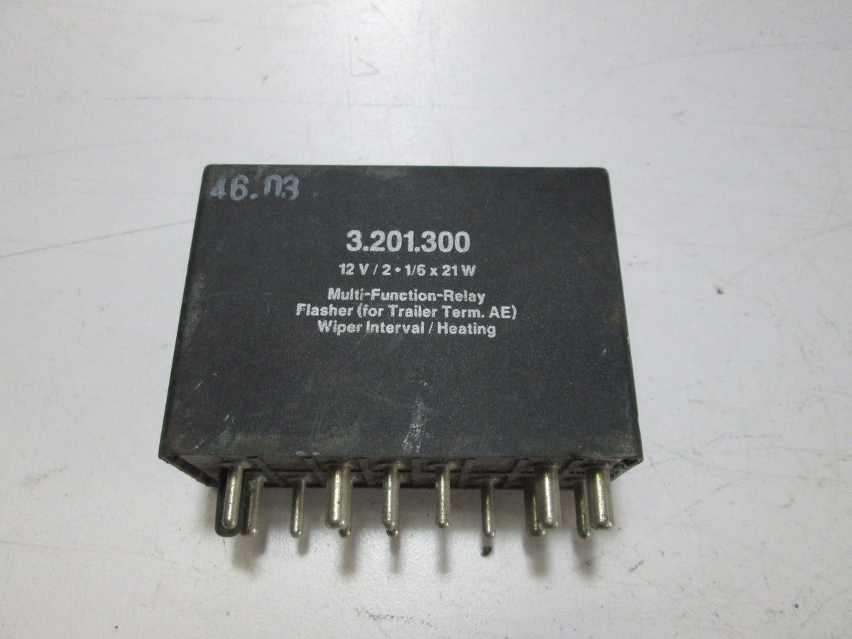 Mercedes W124 Hazard Flasher Relay 2018210247 (USED) – Allums Imports