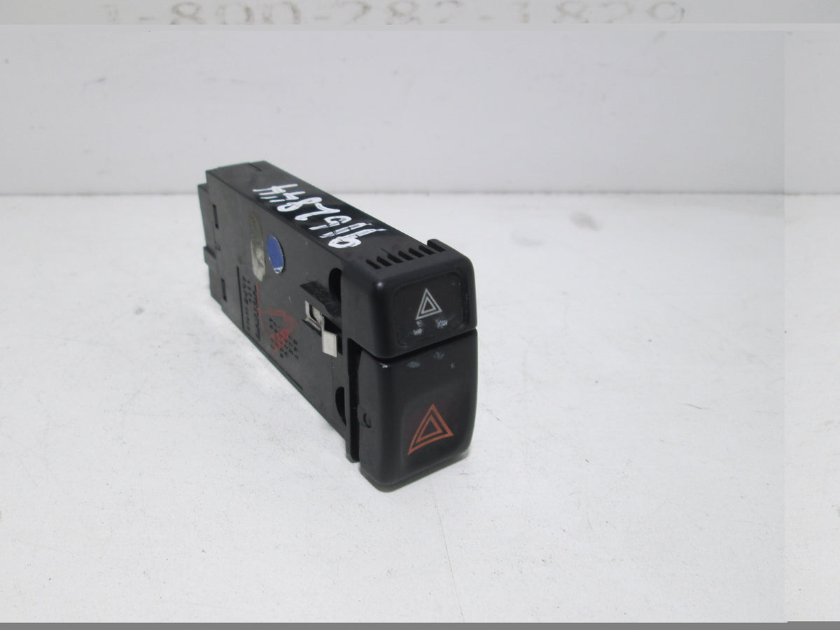 Volvo hazard switch 9162844 – Allums Imports