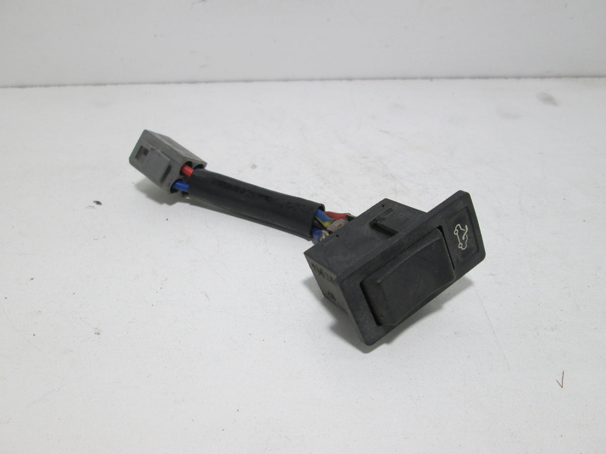 Volvo sun roof switch 1362880 – Allums Imports