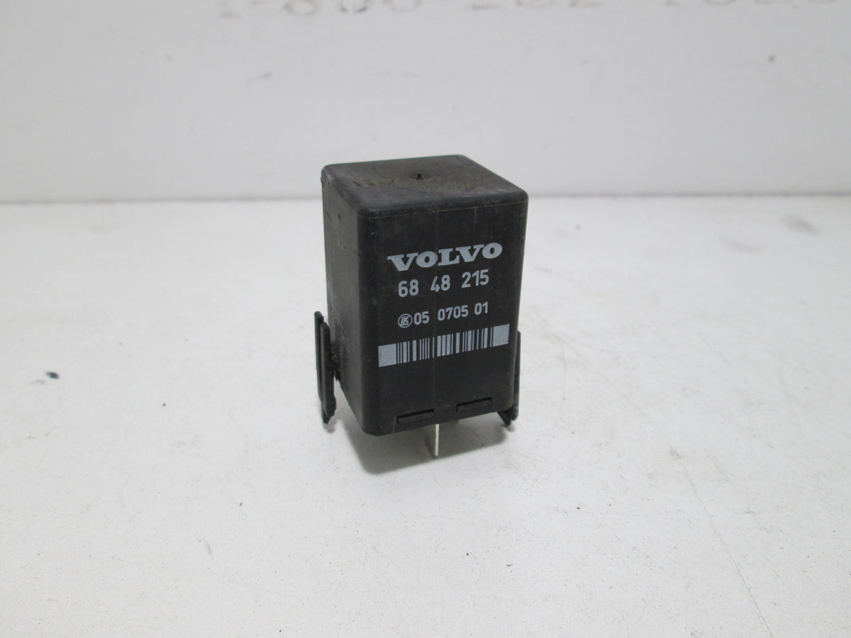 Volvo relay 6848215 – Allums Imports