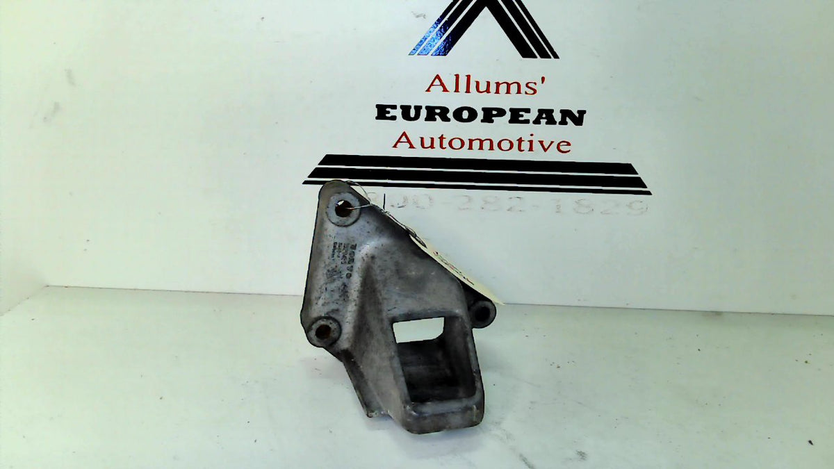 Volvo engine bracket mount 1329426 – Allums Imports