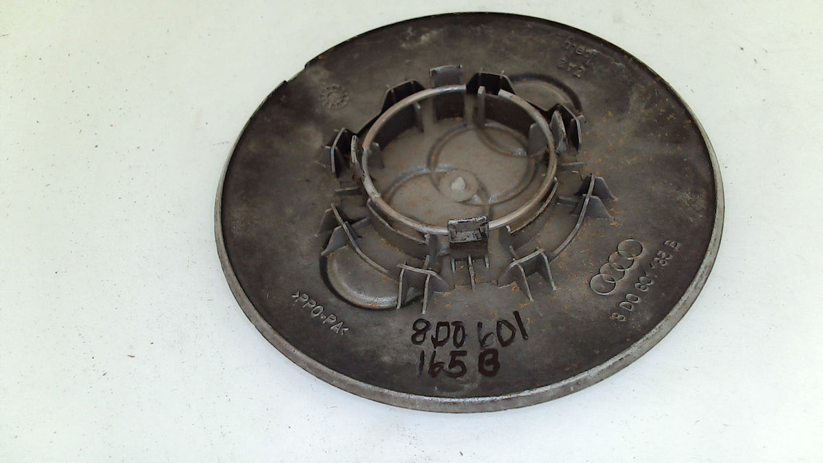 Audi Plastic Center Cap 8D0601165B (USED) – Allums Imports