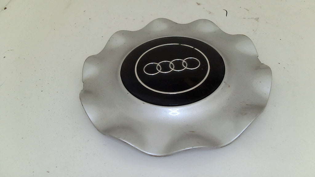 Audi Plastic Center Cap 4A0601165B (USED) – Allums Imports